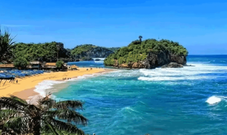 Pantai Drini: Lokasi, Rute, Harga Tiket, dan Pesona Pantai - BAMS