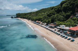 Pantai Thomas: Rute, Harga Tiket, dan Daya Tarik - BAMS